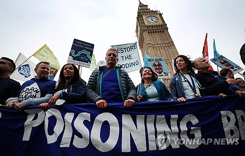 BRITAIN CLEAN WATER PROTEST