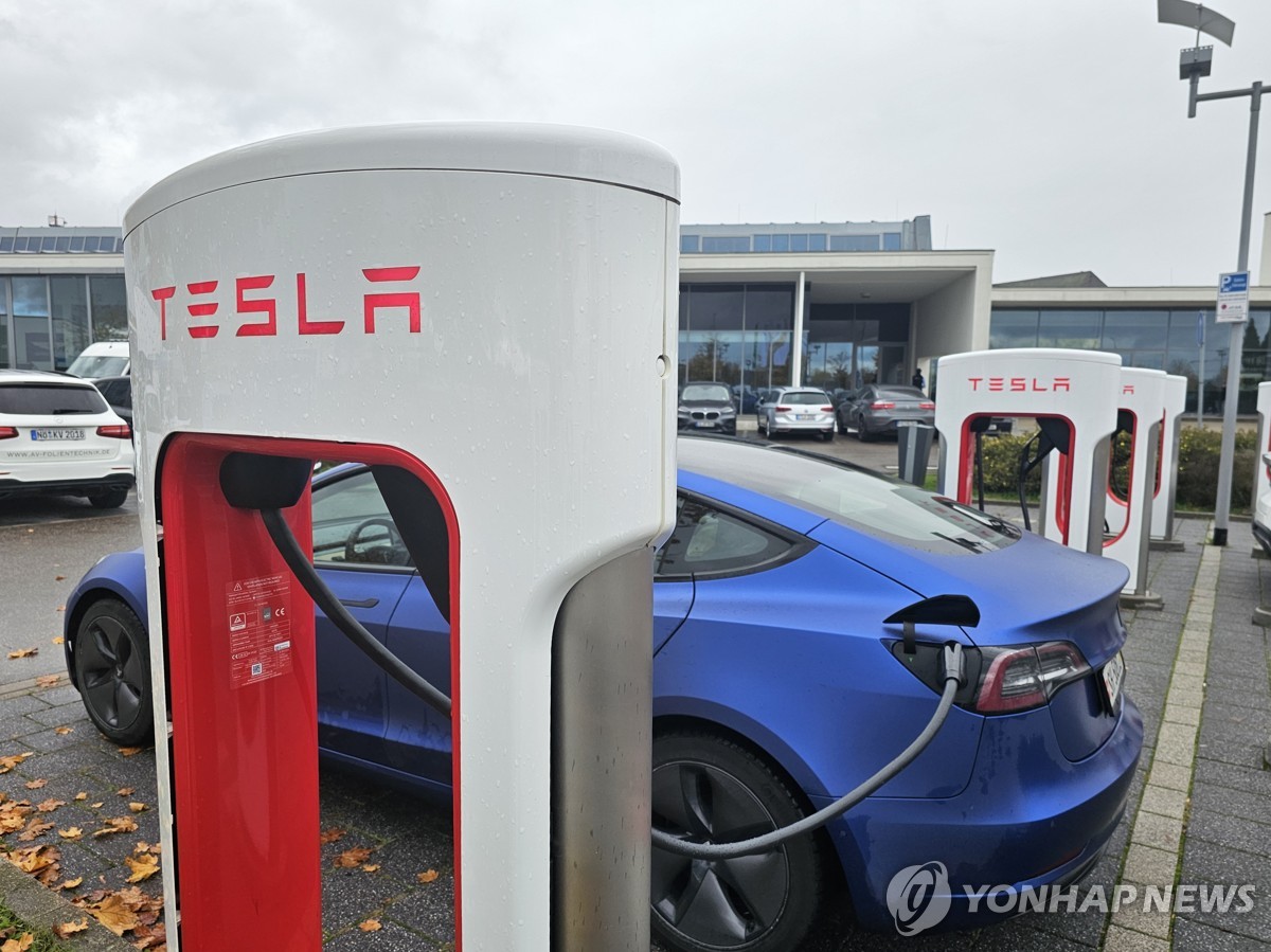 전기차 캐즘 어떻게 돌파할까세계 완성차 전략 다각화 잰걸음