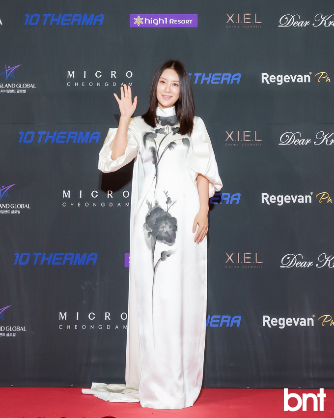 가수 DONG XIAOHAN '아시아특별상 수상했어요'(아시아모델어워즈) [포토]