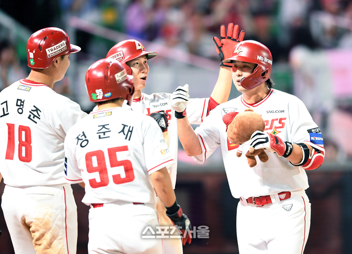 ‘FA 총액 302억원’ 최정 계약 분해하면 SSG 청사진 보인다, 장대한 문학 피날레·청라 스타트 그렸다[SS포커스]