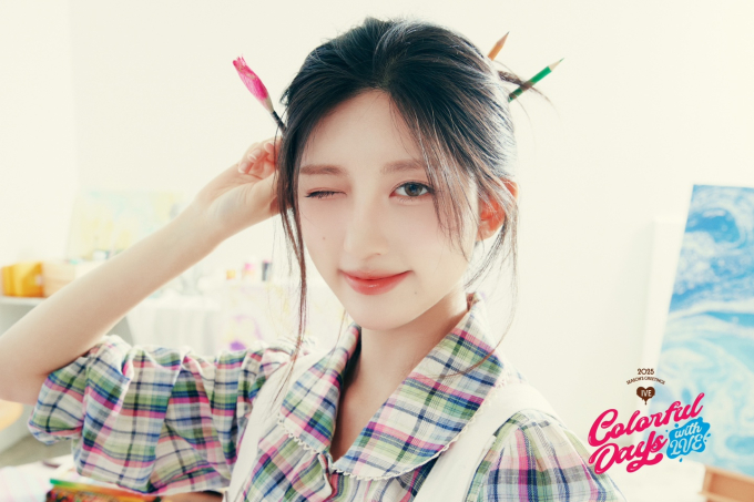아이브 2025 시즌 그리팅 ‘컬러풀 데이즈 위드 아이브 포토 공개