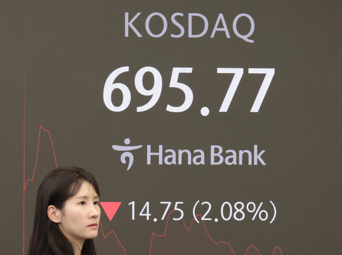 코스닥 700선 붕괴 코스피는 2430선 붕괴···고환율·미국 고금리 여파