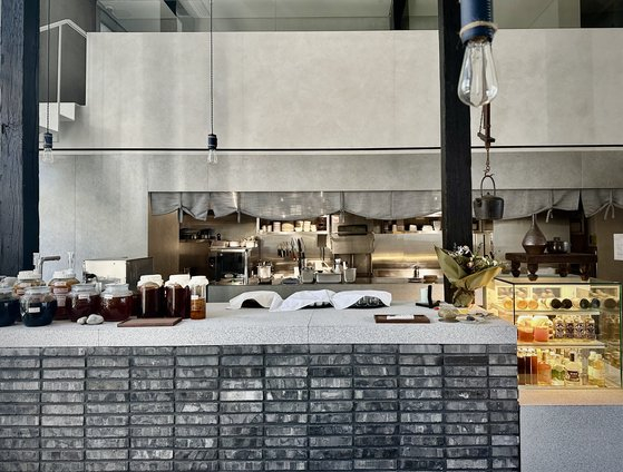 Austin Kang and the chefs bringing global flavors to the Korean dining ...