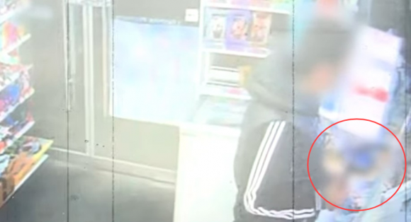 편의점에서 갑자기 낫 꺼내더니 신고하라는 30대 이유 알고 보니