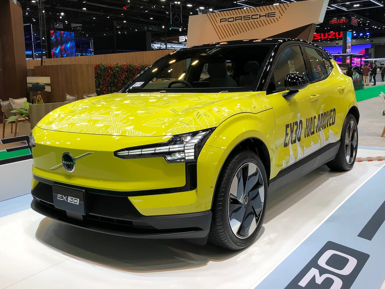 “니로 경쟁자 등장” 400km 달리는 볼보 EX30 | 카텍 뉴세이