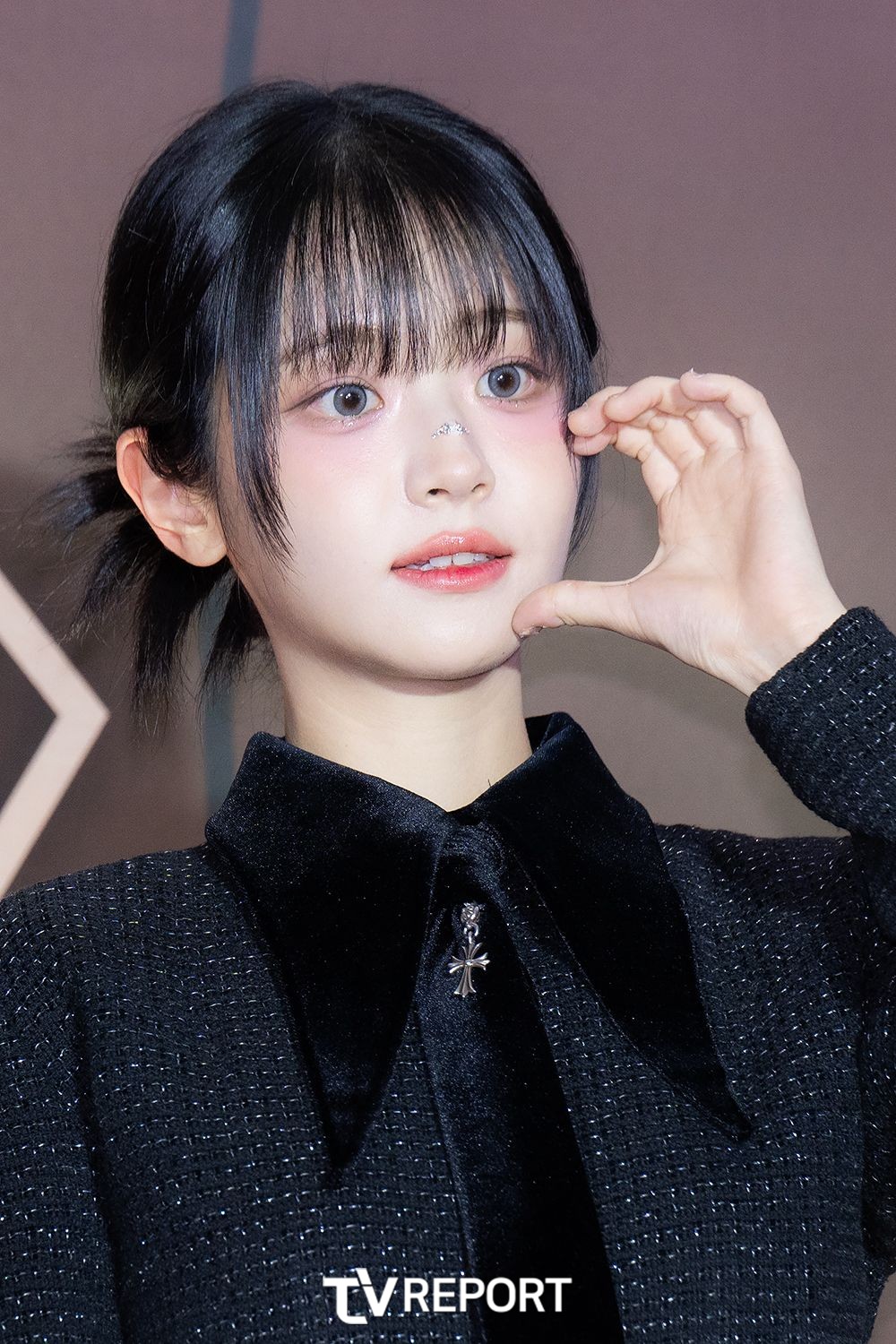 [T포토] QWER 쵸단 '나는야 볼하트 장인'