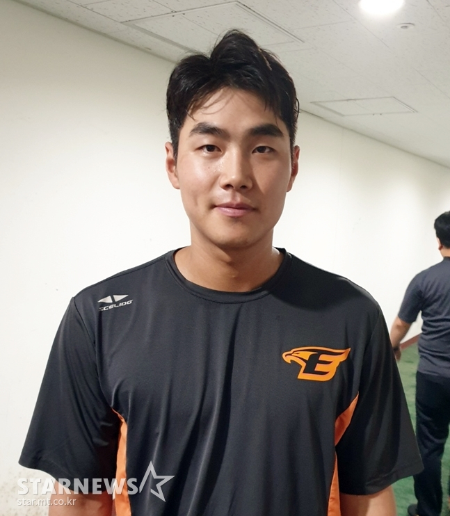 [오피셜] '이글스 현빈' 장진혁, 78억 FA 보상선수로 7년 정들었던 한화 떠난다... KT "즉시 전력감" 큰 기대