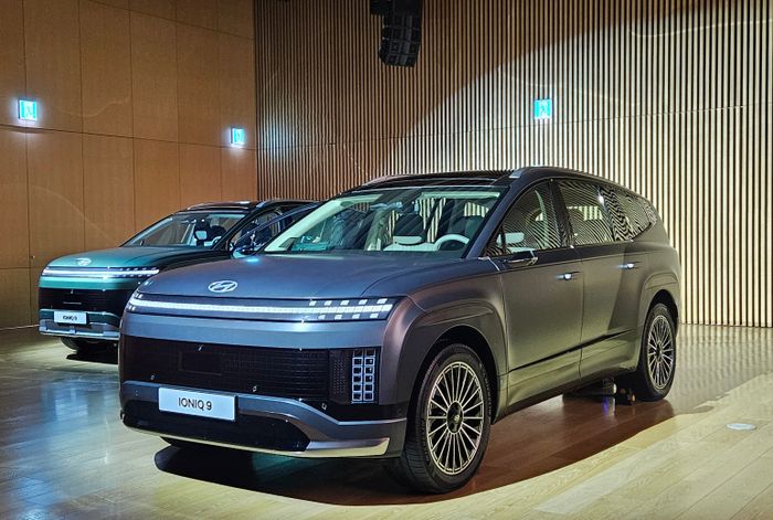 베일 벗은 현대차 아이오닉9, '미국 시장 휩쓴' EV9 넘어설까