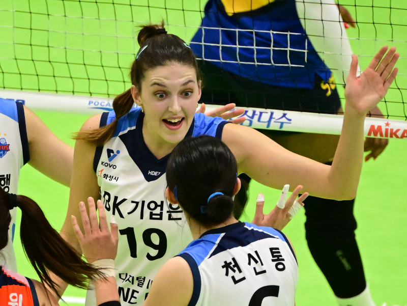 '대어 낚았다' IBK기업은행 신바람 5연승, 현대건설 8연승 도전 저지