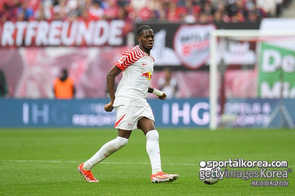 'Here We Go' 로마노가 밝혔다! 레알 마드리드, 1330억 프랑스 초신성 DF 상황 지켜보는 중...다른 EPL 구단과 경쟁