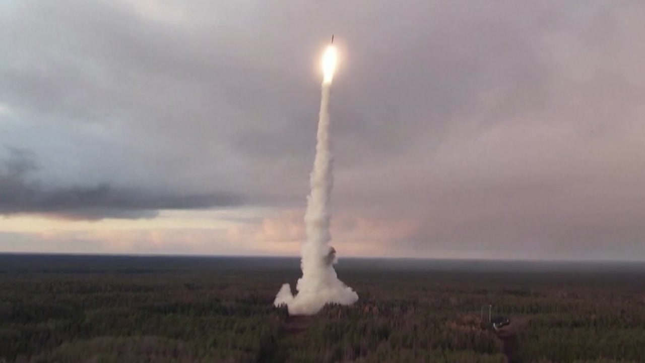 푸틴 "우크라에 쏜 건 ICBM 아니고 신형 중거리미사일"