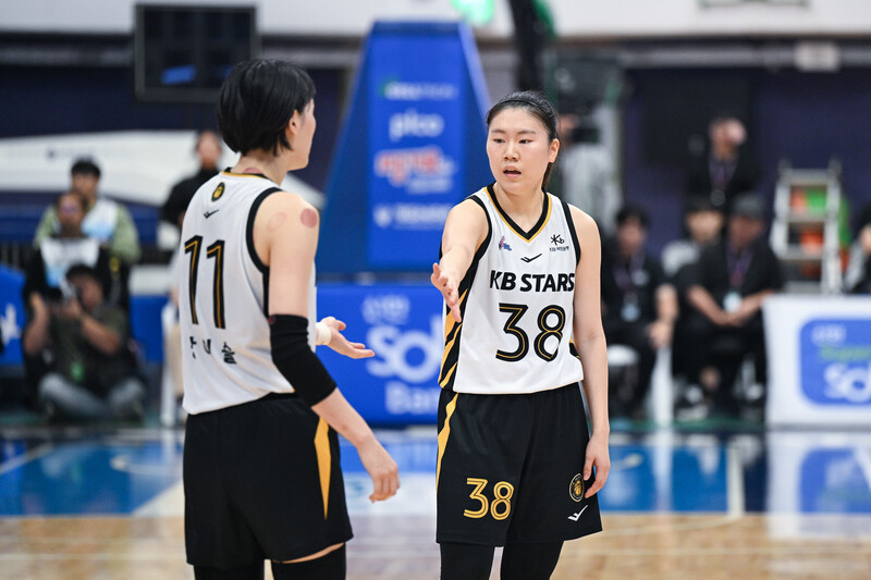 [BK 프리뷰] '2연패' KB스타즈와 '연승 마감한' BNK, 청주에서 분위기 반전할 팀은?
