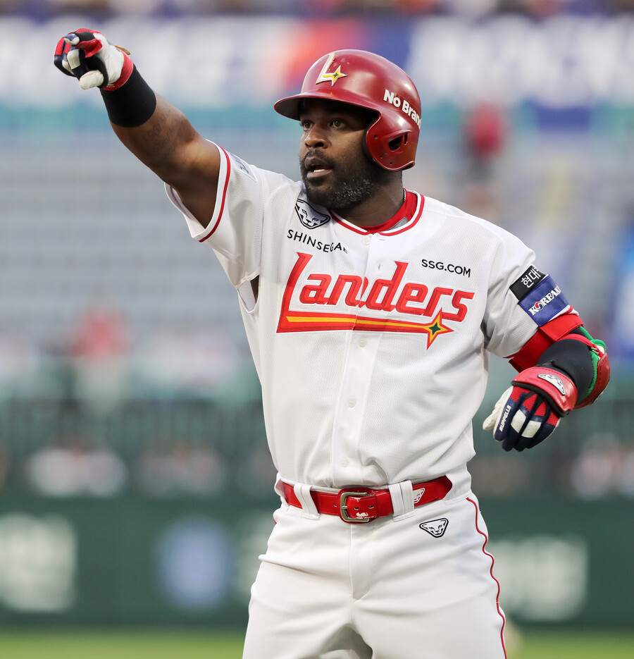 타격왕에게 180만 달러 통 크게 쐈다, SSG ‘효자 외국인 타자’ 에레디아와 1년 더 동행한다 [공식발표]