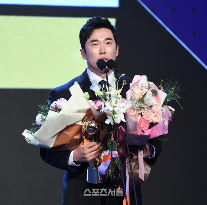 이젠 다른 유니폼→두산 ‘90년생 트리오’ 살아있네, 정수빈·허경민 나란히 ‘KBO 수비상’ 수상 [KBO 시상식]