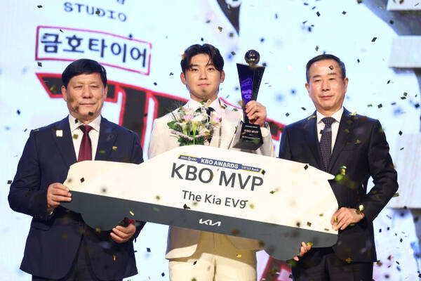 박영현·노경은, KBO정규시즌 승률왕·홀드왕 ‘수상’