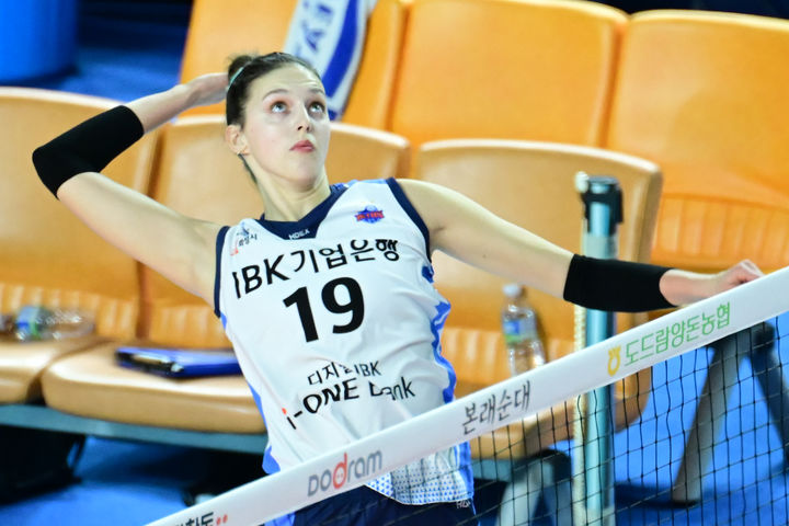 '6연승 질주' IBK기업은행, 한국도로공사 완파하고 2위 도약