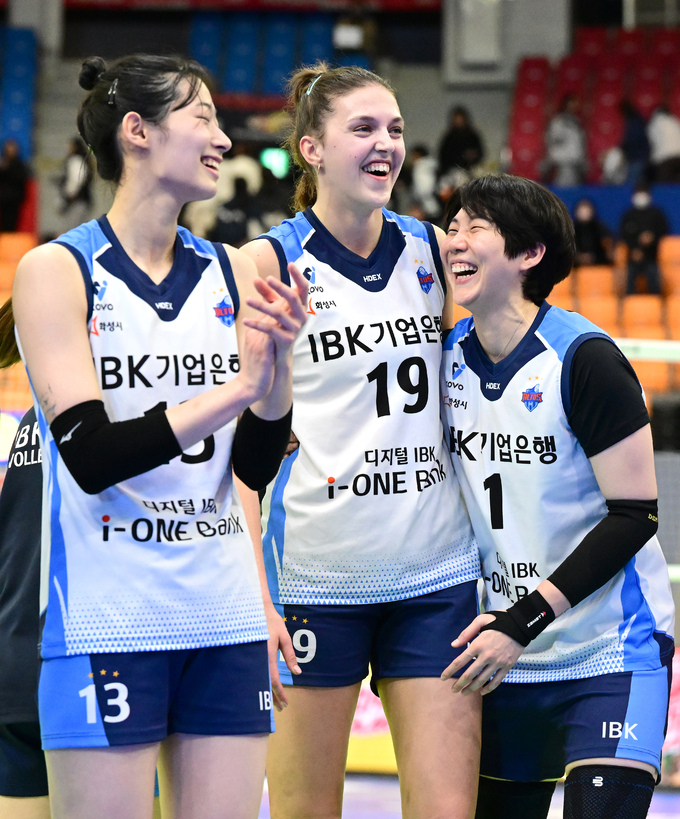 33억 통 큰 투자+명장의 탁월한 안목… IBK기업은행, 여자 프로배구 판도를 뒤흔든다