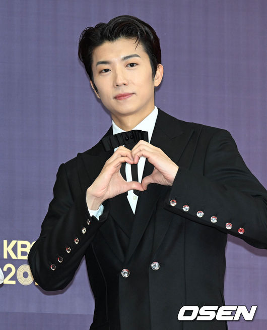 2PM 장우영, 첫 단독 예능 MC…"할 거면 제대로" 의욕 뿜뿜