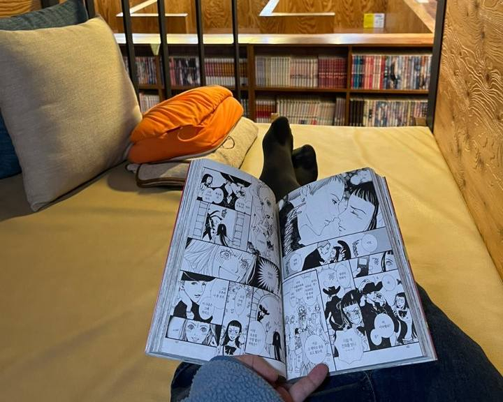 [Weekender] Comic book cafes: Korea's nostalgic escape for all ages