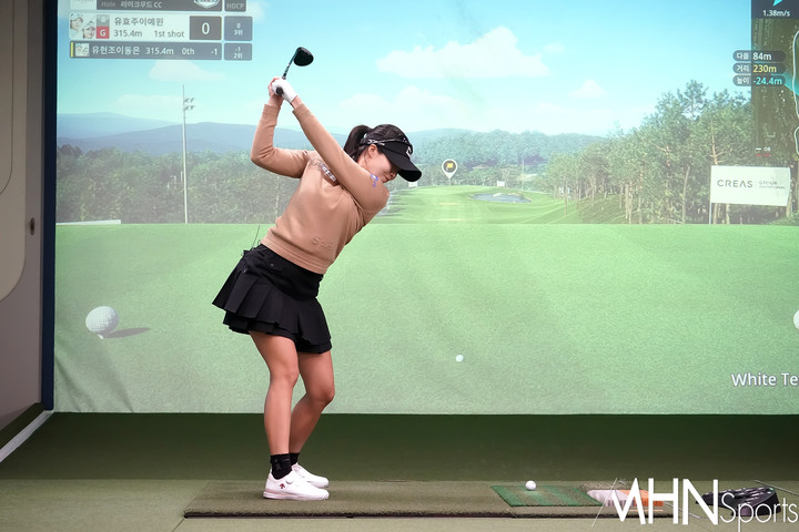 GTOUR 2025 | [mhn포토] 유현조, 주먹 불끈 버디 하나 추가요