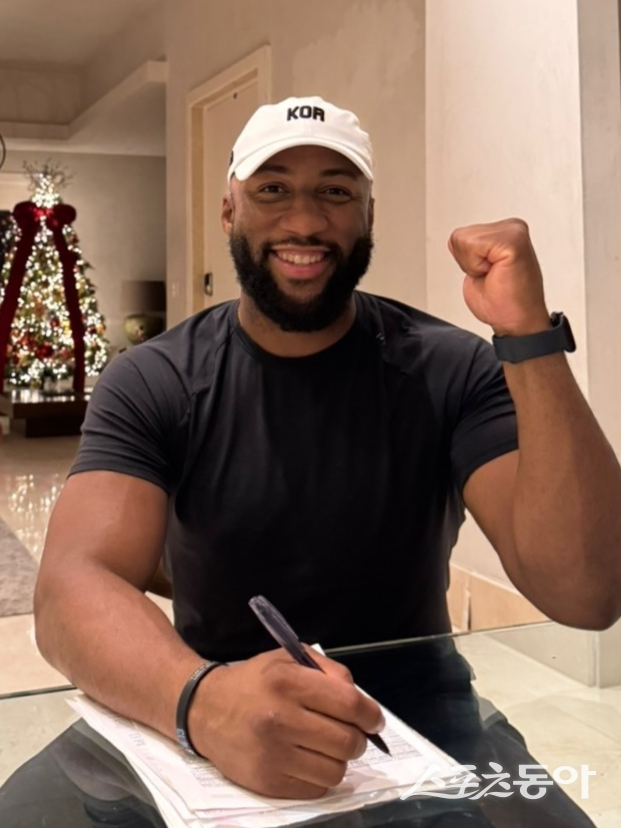 ‘타격 4관왕·MVP 출신’ 로하스, KT 잔류…총액 180만 달러에 재계약