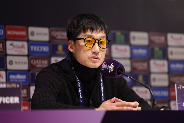 [acle.interview] ‘상대 퇴장→무승부’ 이정효 감독, “소극적인 플레이, 화가 난다”