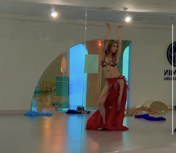 “이 언니 진짜 60kg?” 옥주현, 벨리댄스로 터졌다…173cm 복근 여신 변신