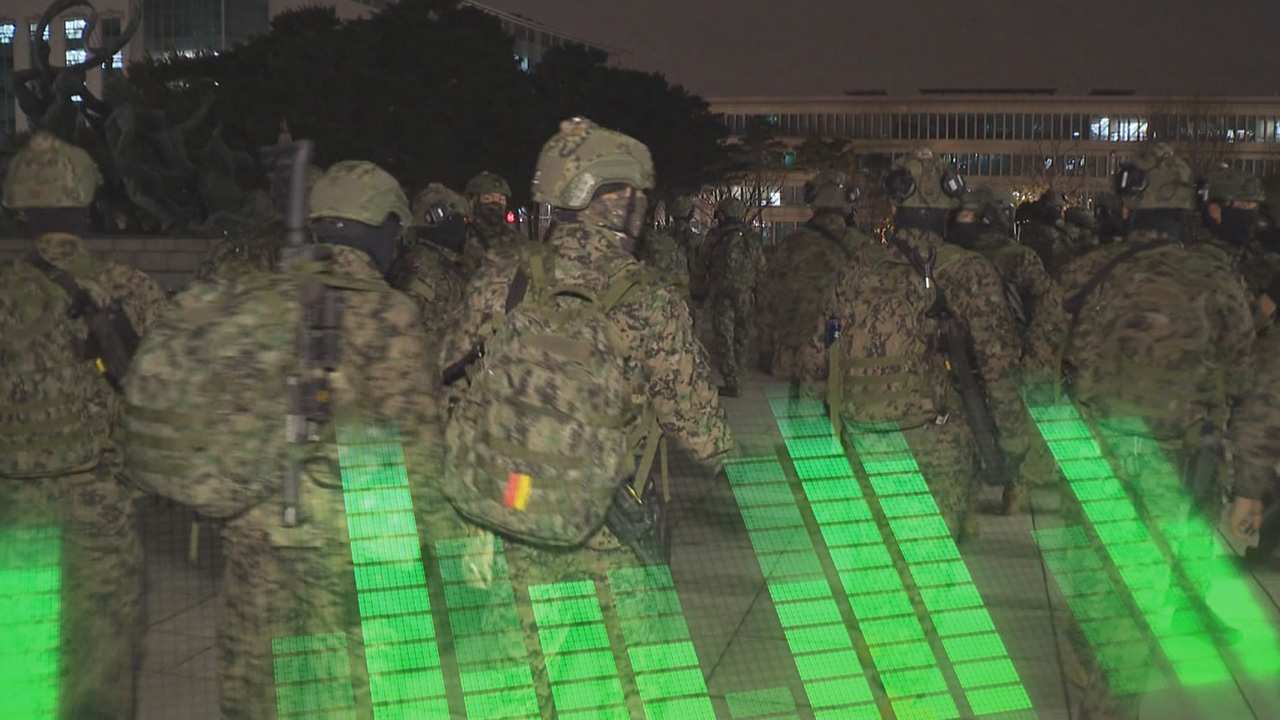 '야당 경고용'이라던 대통령…계엄군들이 받은 명령은 "국회의원 끌어내라"