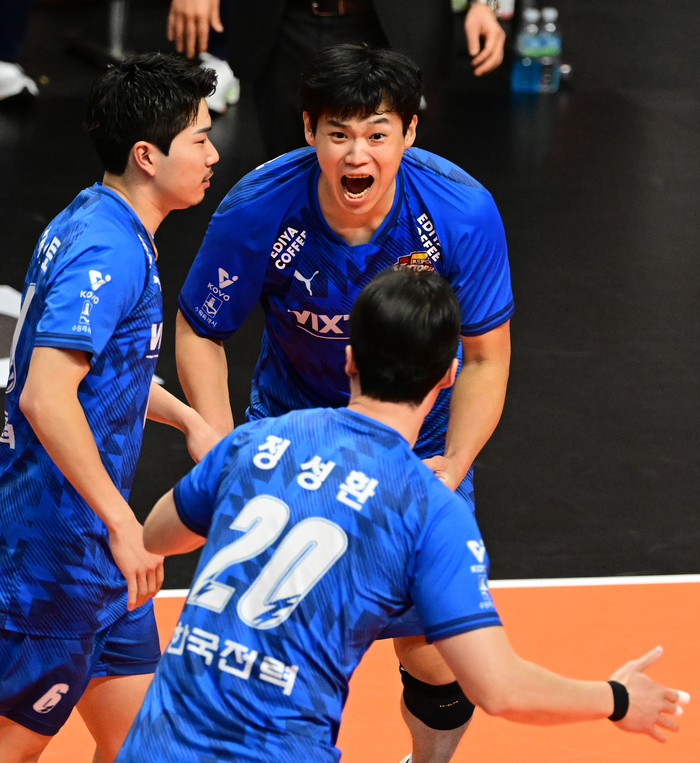 구교혁 개인 최다 25득점 폭발…한국전력, OK저축은행 꺾고 외국인 선수 없이 ‘2연승’[현장리뷰]