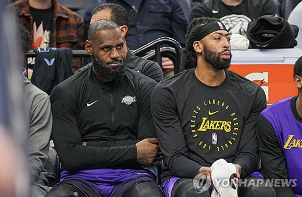 [NBA] ‘41점 차 완패’ 레딕 감독 “모든 게 부끄럽다”…르브론 반응은?