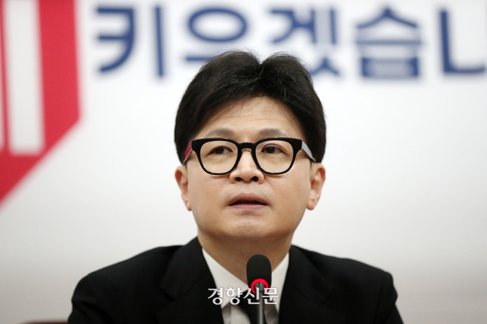 윤 탄핵 대신 탈당 주장한 한동훈…대권 유불리 재나