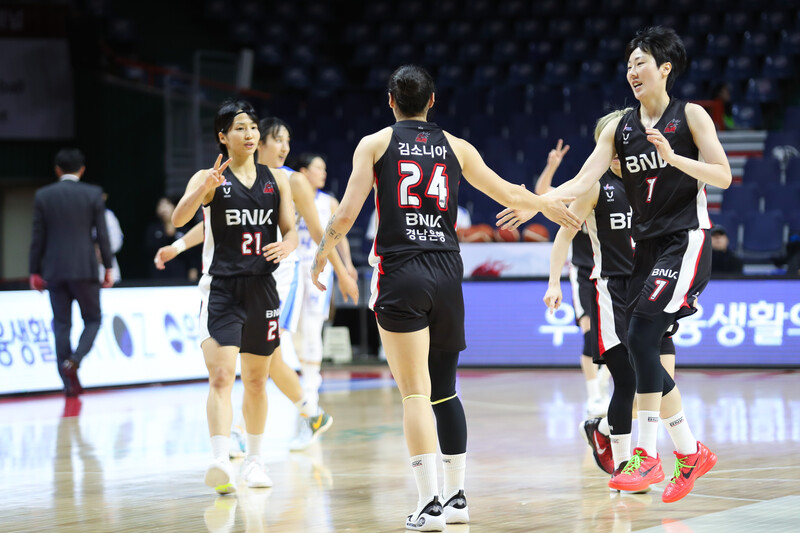 [BK 프리뷰] 부산에서 격돌하는 BNK와 KB스타즈, 세 번째 맞대결 승자는?