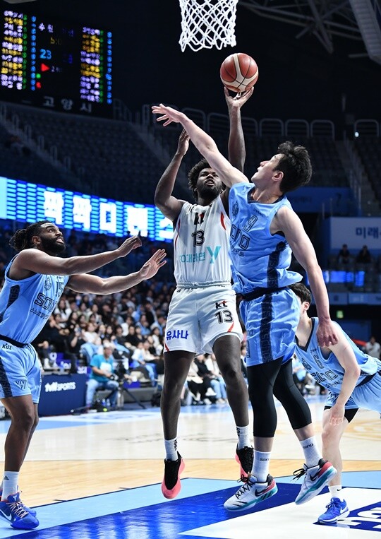 [BK 플레이어] 1Q 3파울+후반 13점, 해먼즈는 KT의 ‘지킬 앤 하이드’