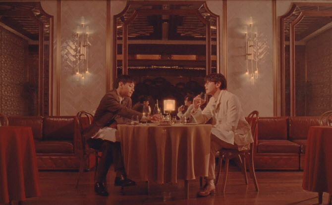 Bts 뷔 윈터 어헤드·화이트 크리스마스로 글로벌 차트 점령