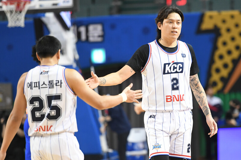 [BK 리뷰] '외곽엔 허웅이, 골밑엔 최준용이!' KCC, 삼성 제압하며 2연승 성공