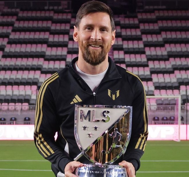 [오피셜] 'GOAT' 메시, MLS도 정복했다...2024시즌 MVP 선정 '20골 16도움'