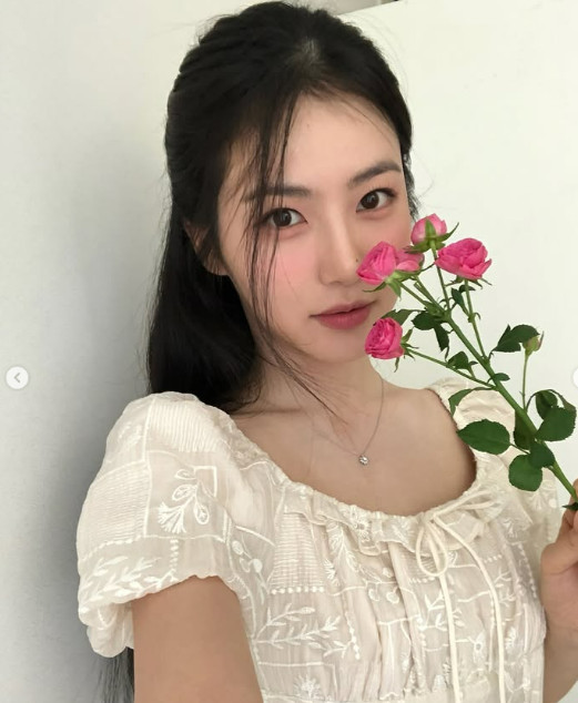 신예은, 꽃보다 미녀‥물오른 청초美에 흠뻑