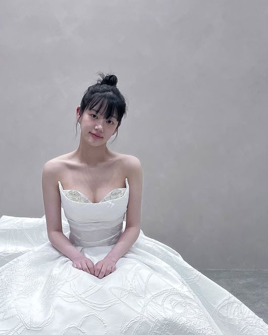 견미리 또 사위 보나..이유비, "드레스 고르는 중" 러블리 자태 [★SHOT!]