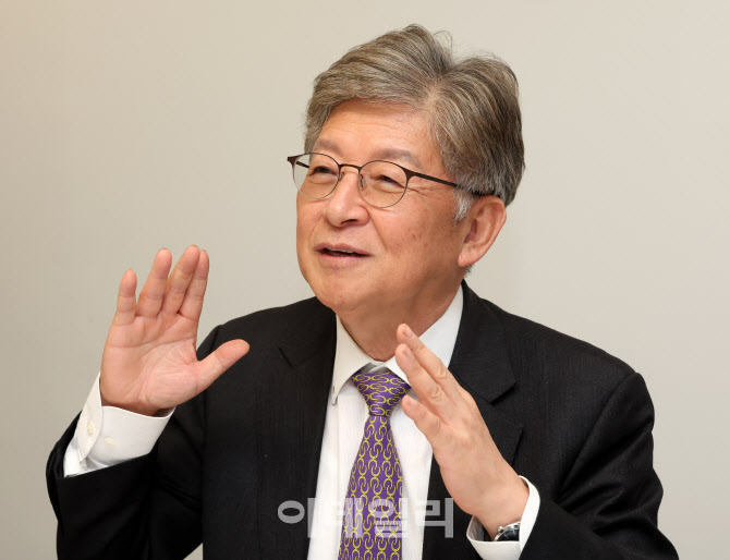 "韓경제, 계엄사태로 요동…안정성 위해 현 경제팀 믿고 가야"