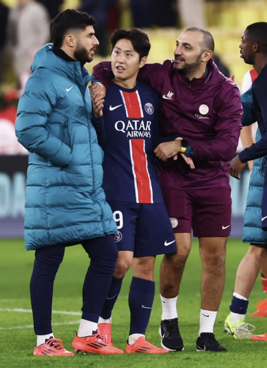 '택배 코너킥' 이강인, PSG 4-2 승리 이끈 '1도움' 활약... 日 미나미노와 '미니 한일전' 완승