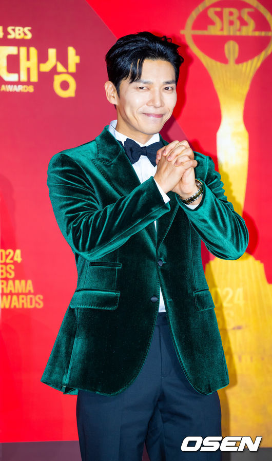 '불륜남' 지승현, 男조연상 수상 "아내 장나라·딸 유나에게 미안" 공개사과[2024 SBS 연기대상]