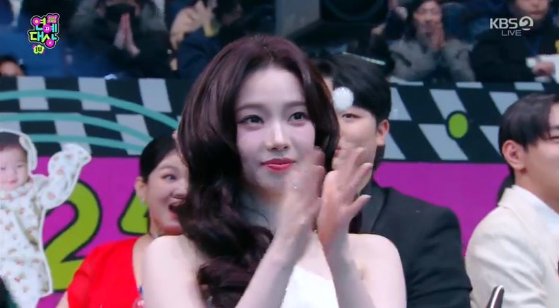 KBS 신입 女아나운서, 파격 오프닝 공연…에스파 변신→카리나도 응원 [KBS 연예대상]