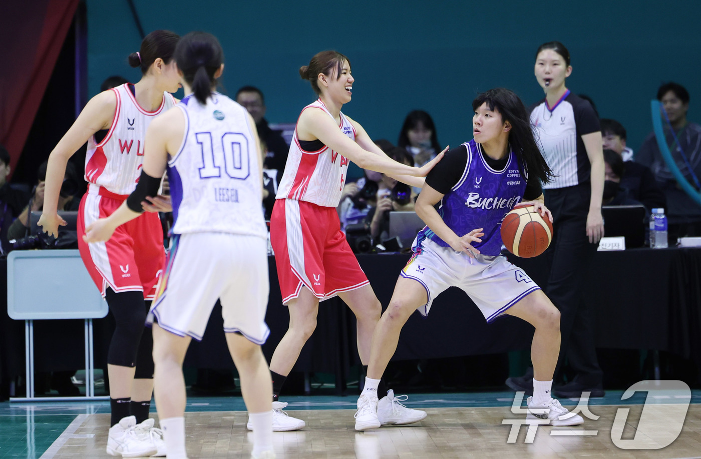 한일전으로 펼쳐진 여자농구 올스타전, 한국이 90-67 대승