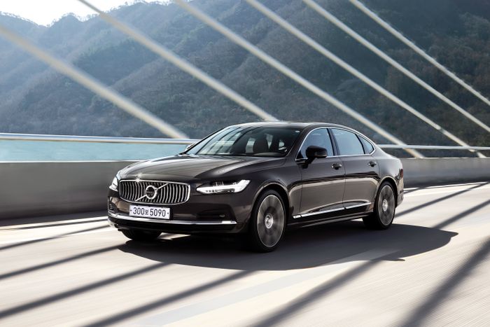 [시승기] 볼보 S90, 주머니 사정과 자부심 함께 지켜주는 '스윗함'