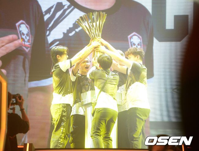 끝내 무너진 광동-T1, 뒷심 발휘한 베트남 TE 그랜드파이널 우승(종합) [PGC]