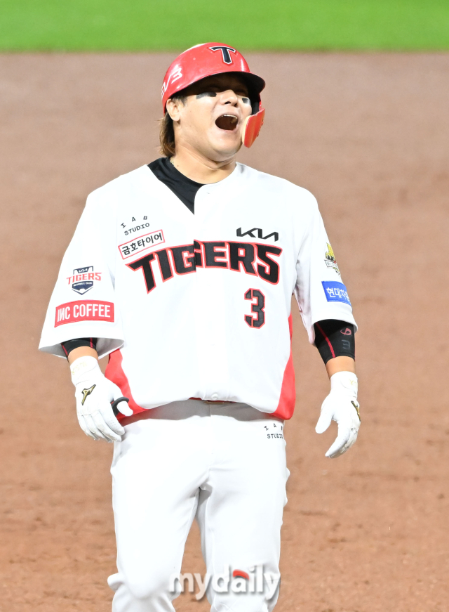 “너 뭐한 거야? 아, 됐다…분위기 띄웠다” KIA 김선빈 만세 세리머니의 큰 그림? 그렇게 KS MVP가 됐다