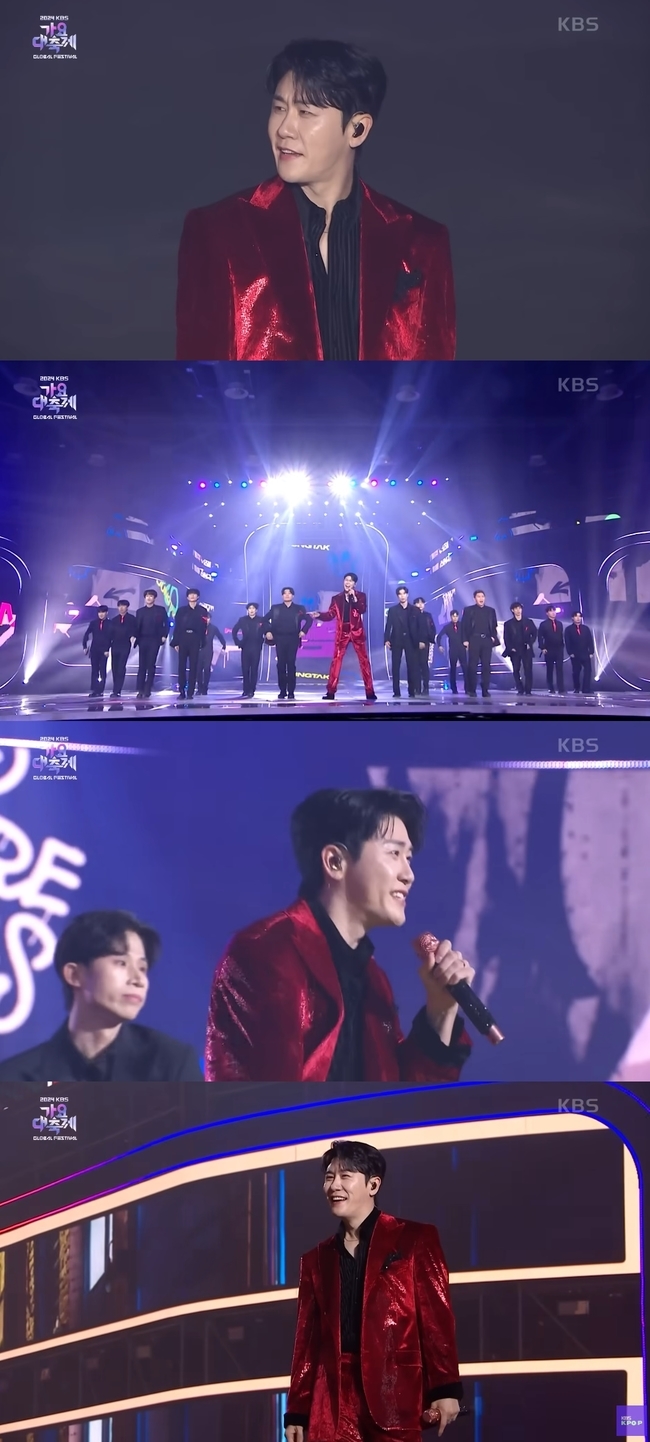 영탁, 2년 연속 3사 시상식 장악…스페셜 컬래버→메인 MC까지