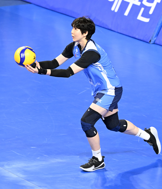 빅토리아-육서영 36점 합작… 여자배구 IBK기업은행 3연승