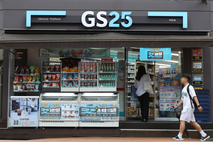 '월 이용자 400만' 우리동네GS, '성장 정체' GS25 살릴까