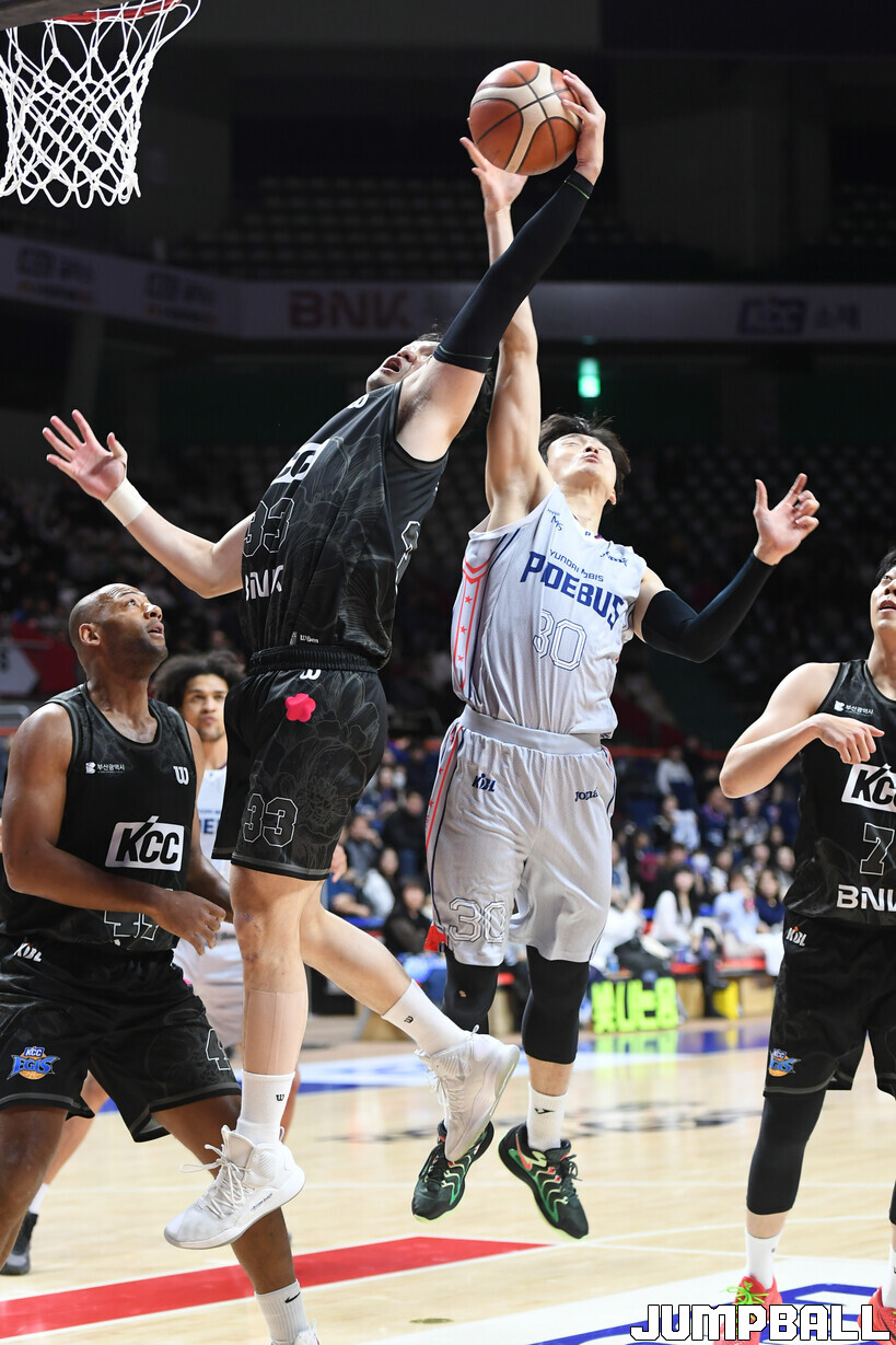 [뒷북STAT] KCC 어쩌나? 벌써 5번째 리바운드 20개+ 열세